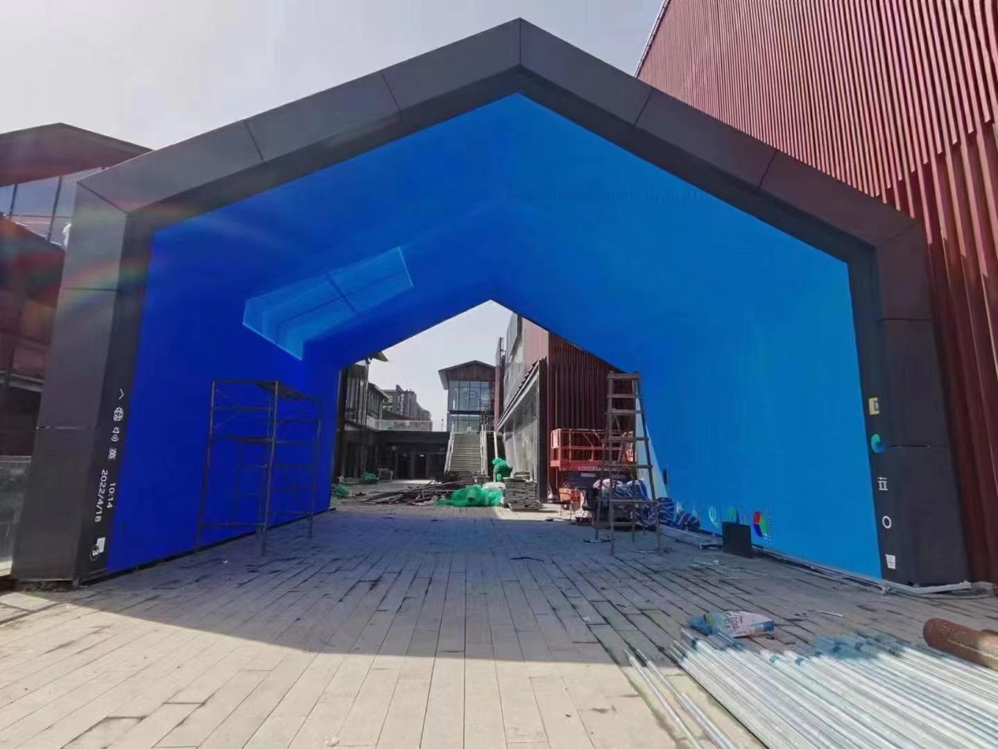 The outdoor space was transformed into a dreamy LED space, sweeping the ...