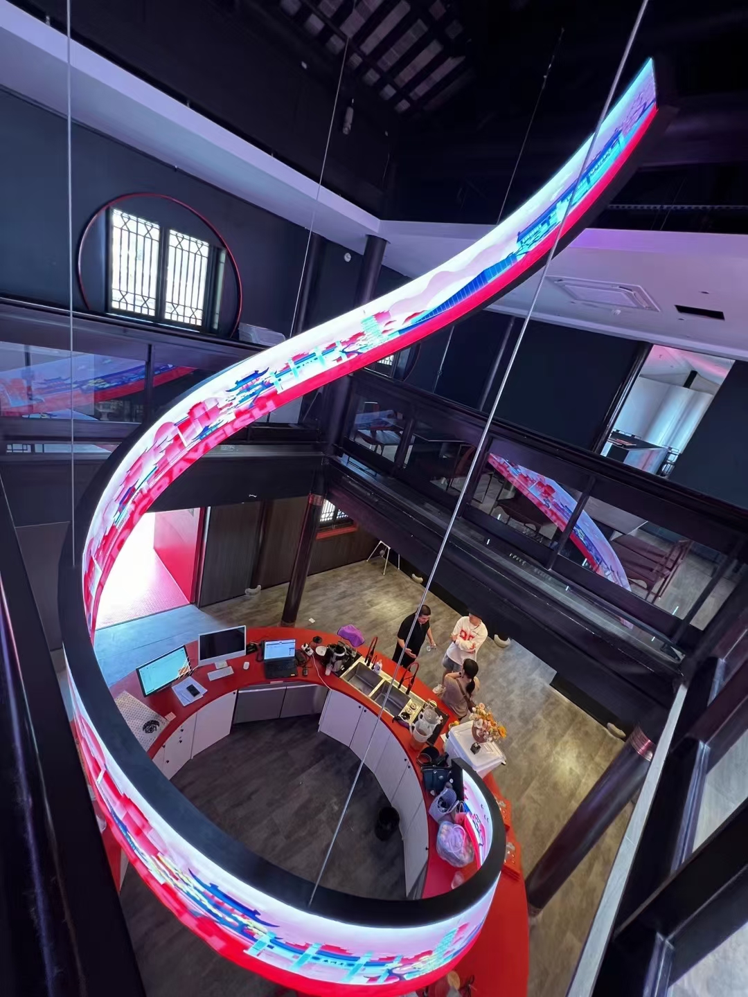 LED Flexible Ribbon Screens，A Commercial Poetry of Dancing Light and ...